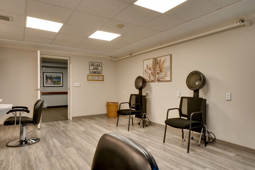 Skilled Nursing Home Photos Cromwell | Covenant Senior Living Cromwell